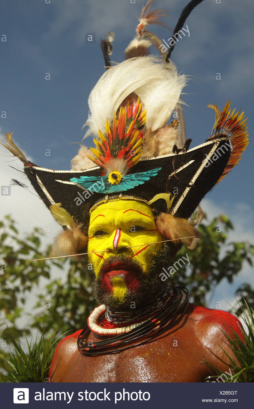 Tari Tribesman Papua New Guinea High Resolution Stock Photography and ...