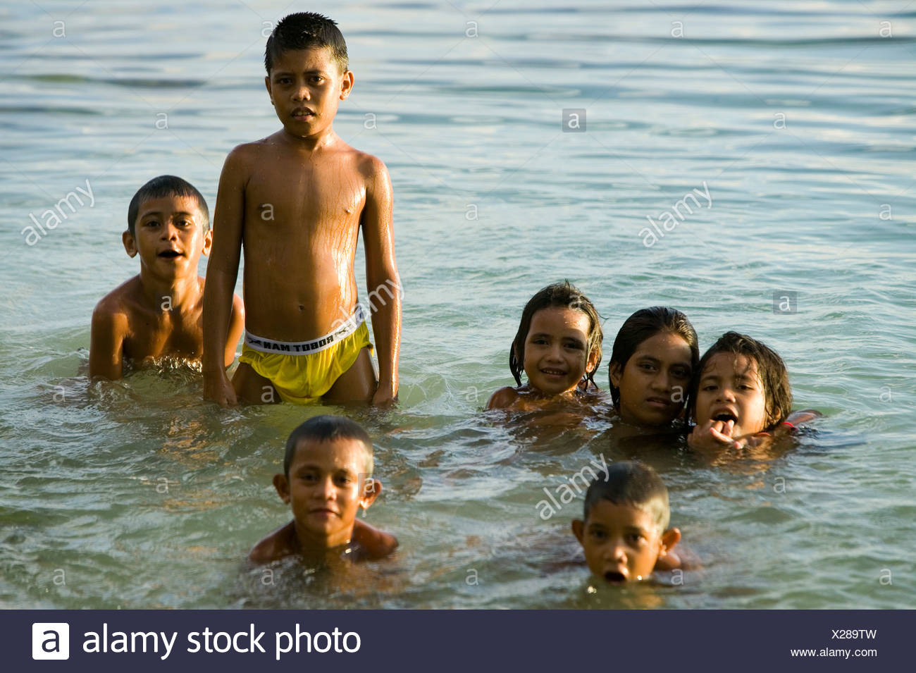 Polynesian Children Playing Stock Photos & Polynesian Children Playing ...