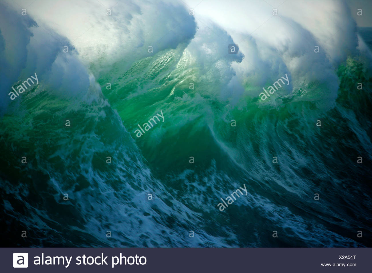 Huge Waves Stock Photos & Huge Waves Stock Images - Alamy