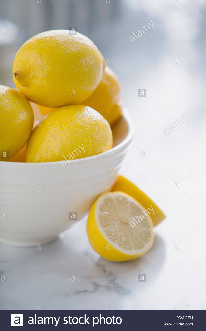 Bowl Of Lemons Stock Photos & Bowl Of Lemons Stock Images - Alamy