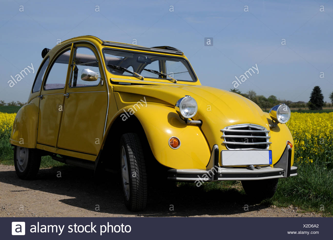 Car Citroen 2cv Cv Duck High Resolution Stock Photography and Images ...