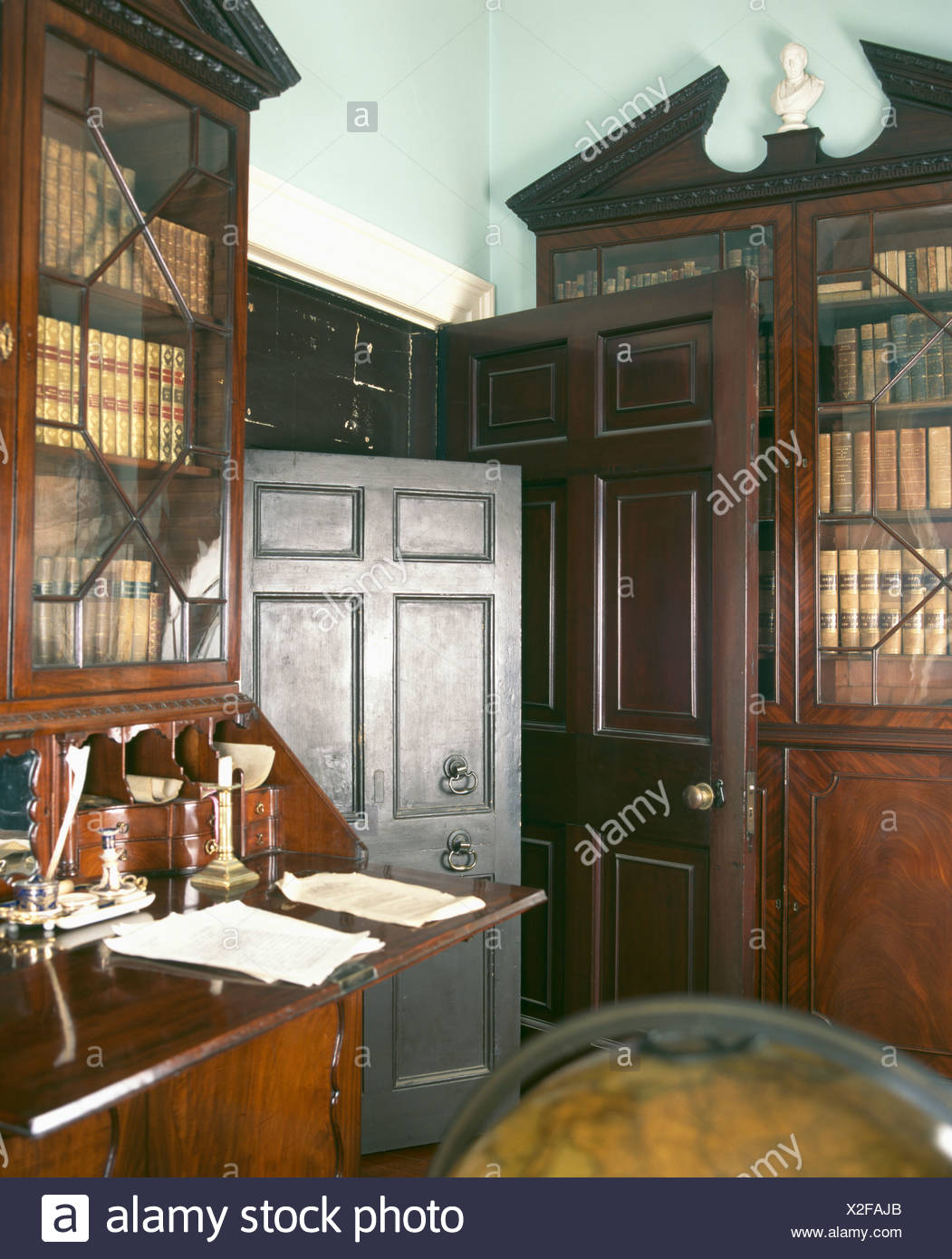 Country House Library High Resolution Stock Photography and Images - Alamy