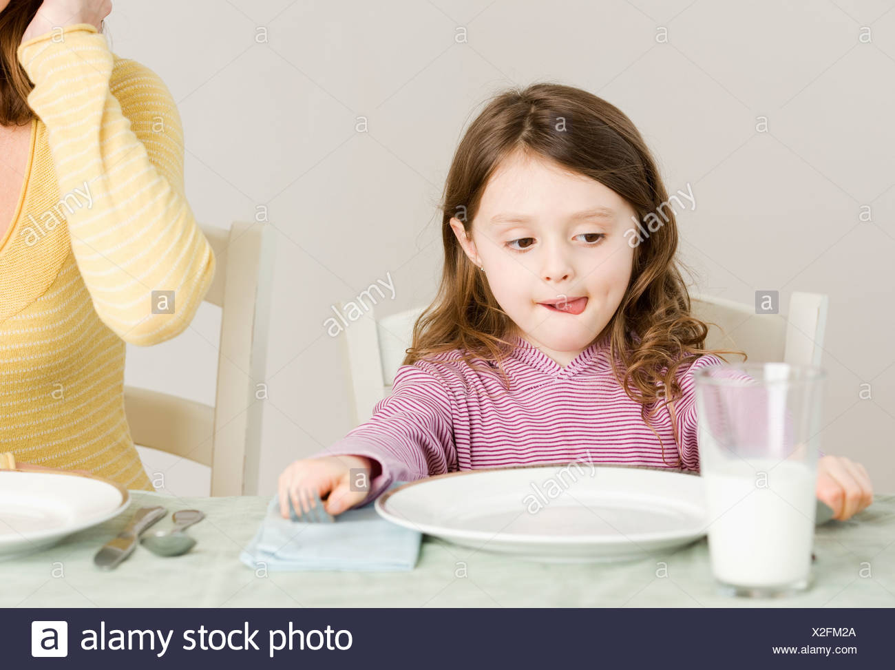 Family Setting Table Dinner High Resolution Stock Photography and ...