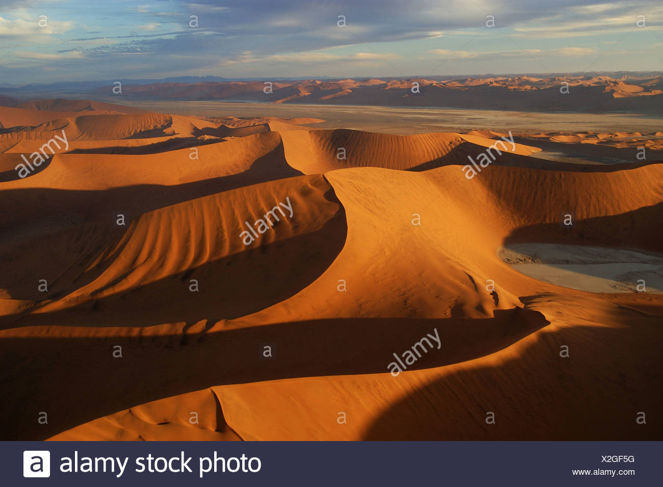 Transverse Dunes High Resolution Stock Photography and Images - Alamy