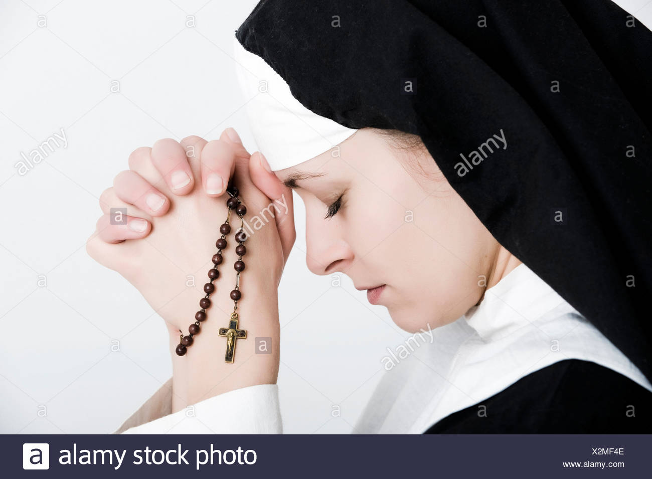 Young Nun Praying Stock Photos & Young Nun Praying Stock Images - Alamy