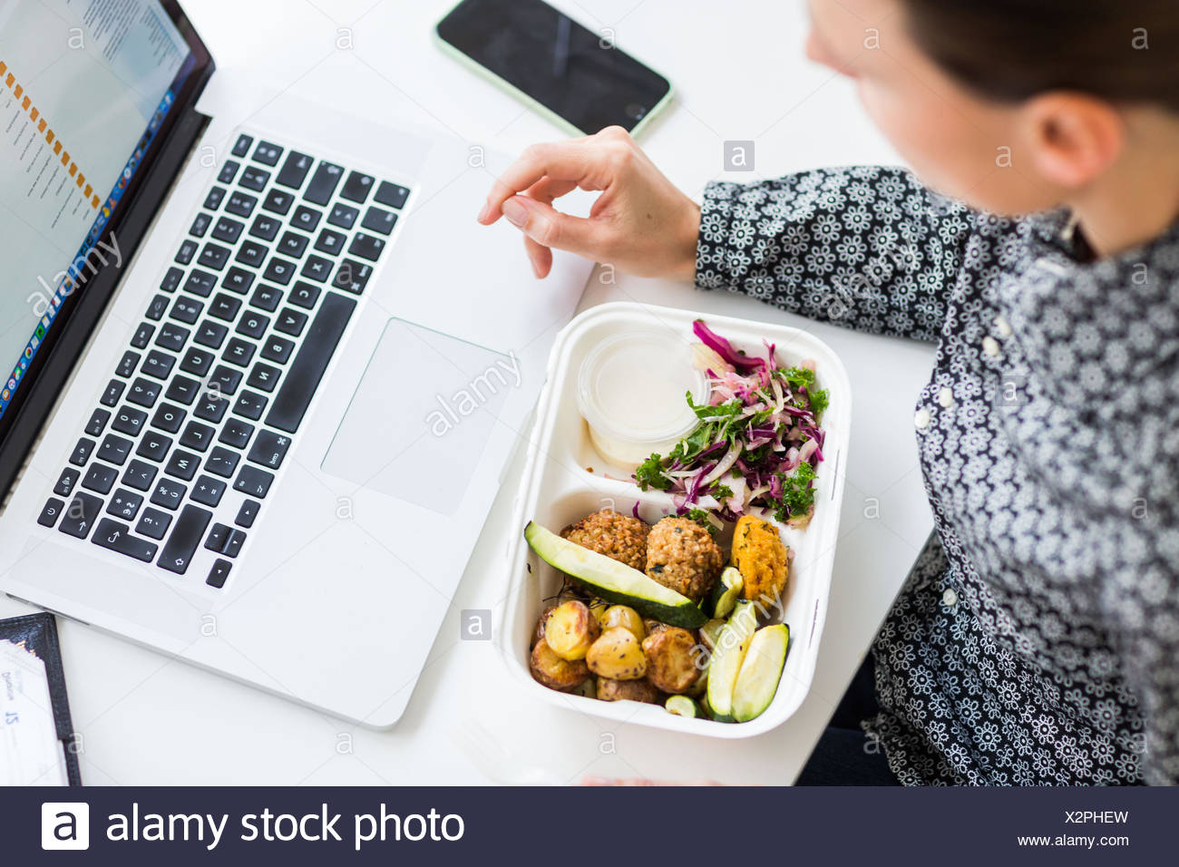 Woman Lunch Office High Resolution Stock Photography and Images - Alamy