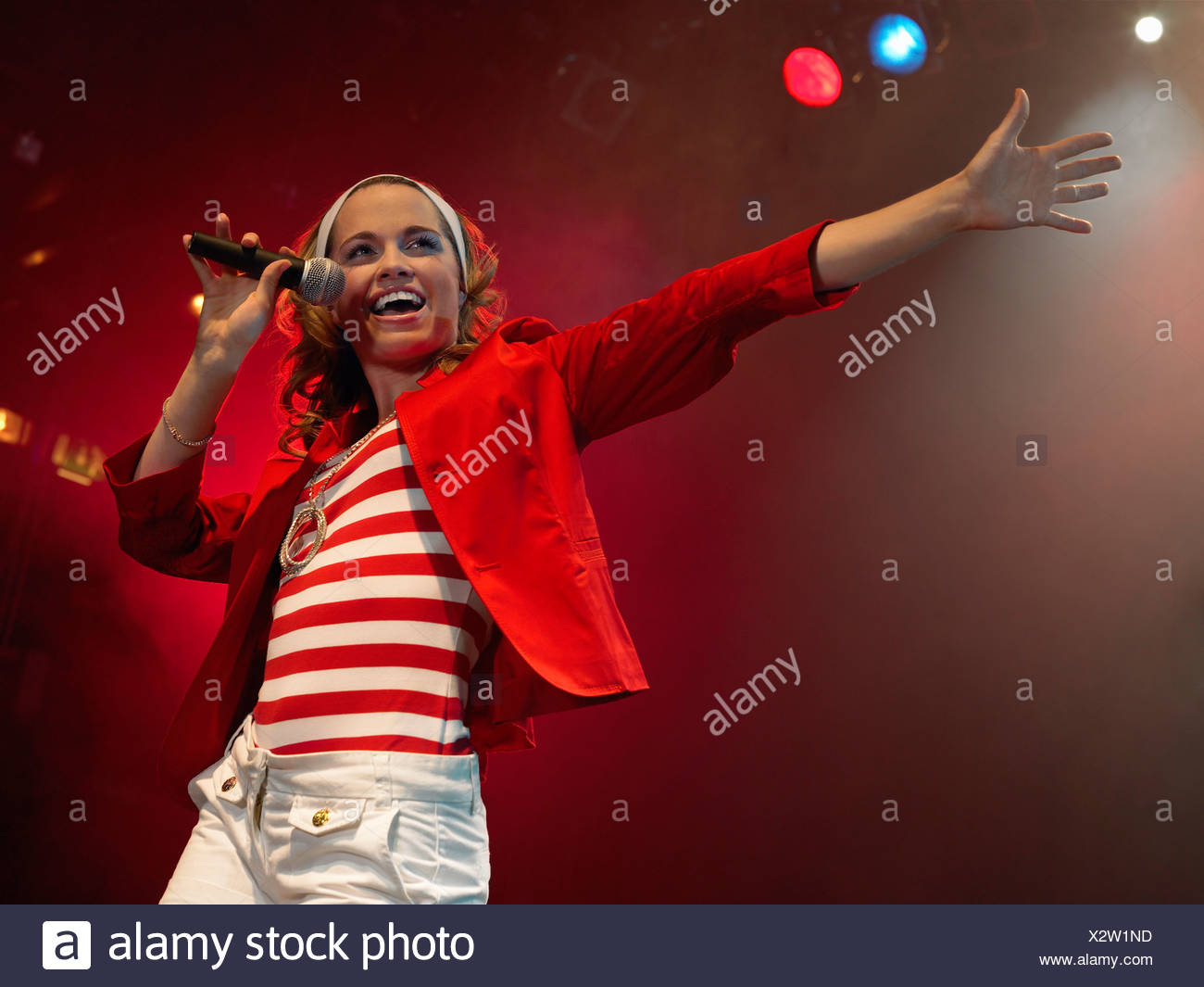 Woman Singing On Stage Stock Photos & Woman Singing On Stage Stock ...