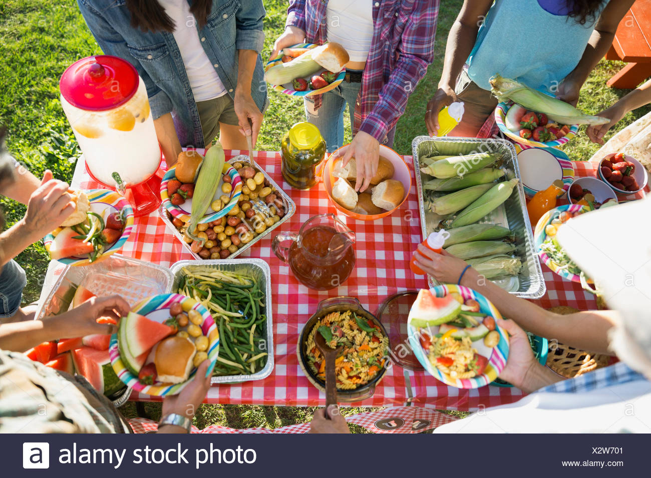 Picnic Table Cloth Stock Photos & Picnic Table Cloth Stock Images - Alamy