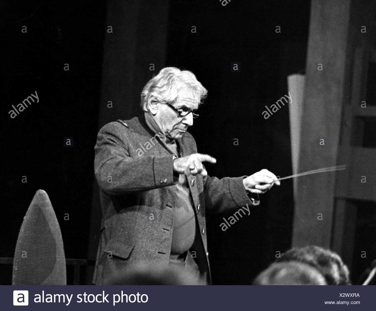 Leonard Bernstein Conducting High Resolution Stock Photography and Images - Alamy