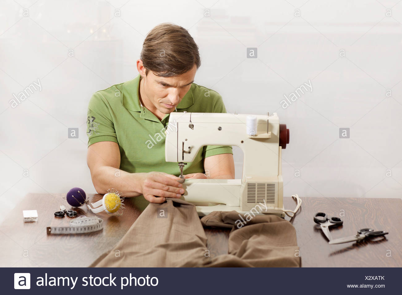 Tailor Sitting Stock Photos & Tailor Sitting Stock Images - Alamy
