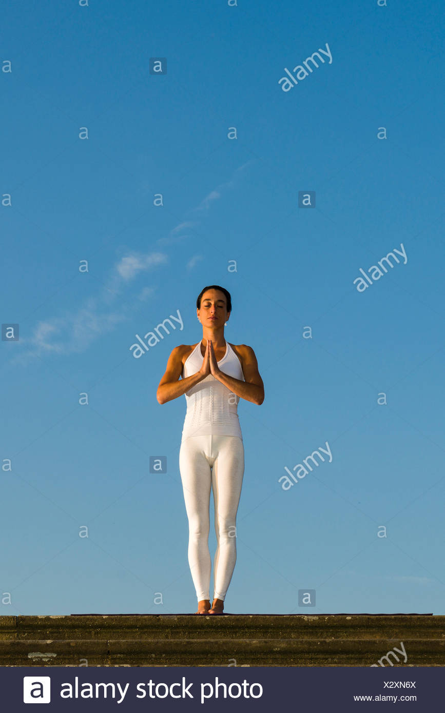 Pranamasana Stock Photos & Pranamasana Stock Images - Alamy