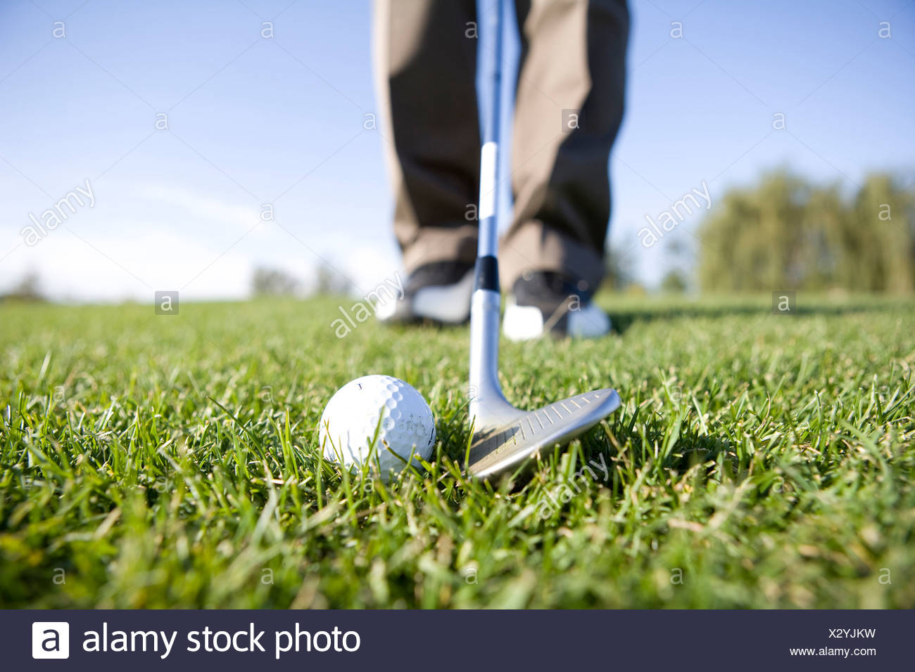 Golfer Teeing Off Stock Photos & Golfer Teeing Off Stock Images - Alamy