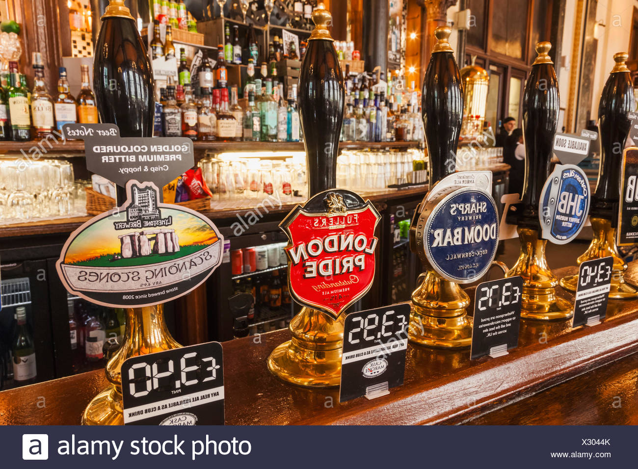 Pub Beer Pump Handles High Resolution Stock Photography and Images - Alamy