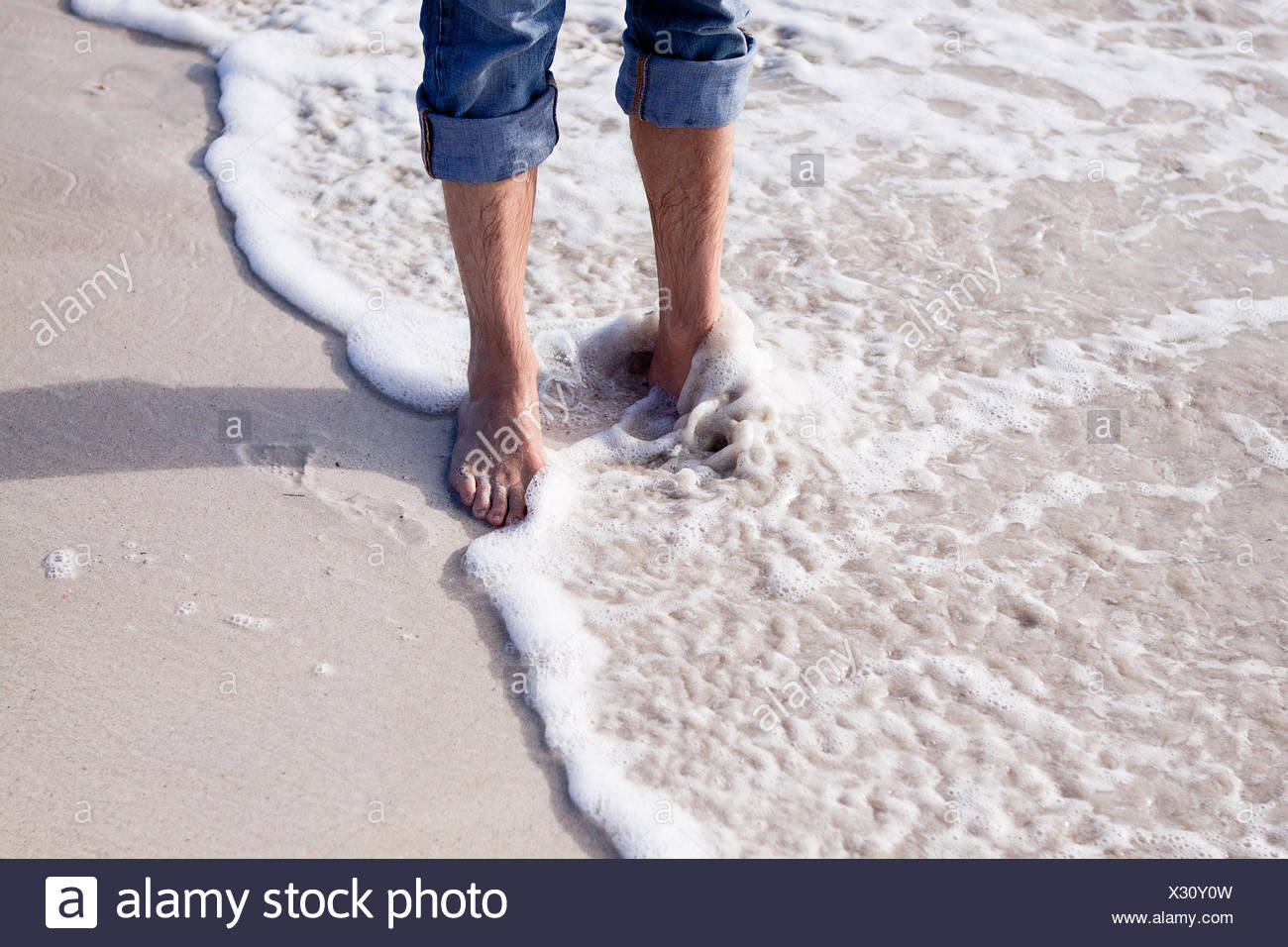 Barfuss Im Sand und Am High Resolution Stock Photography and Images - Alamy