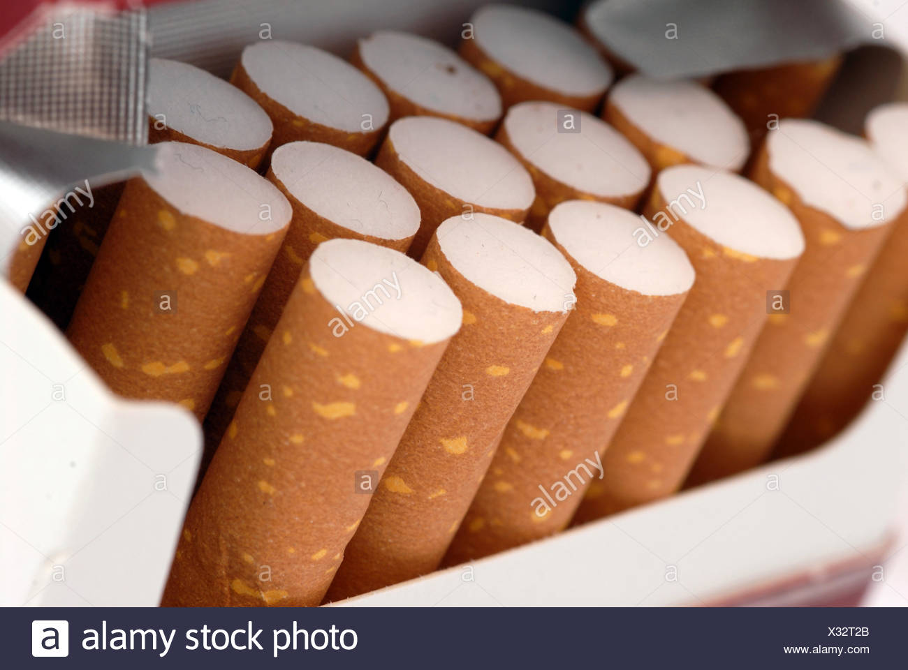 Cork Tipped Cigarettes High Resolution Stock Photography and Images - Alamy
