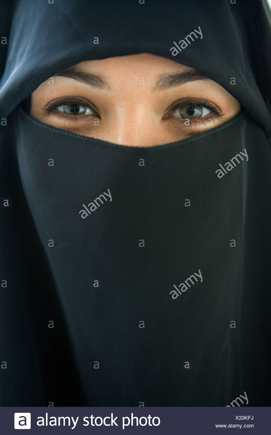 Middle Eastern Woman Veil High Resolution Stock Photography and Images ...