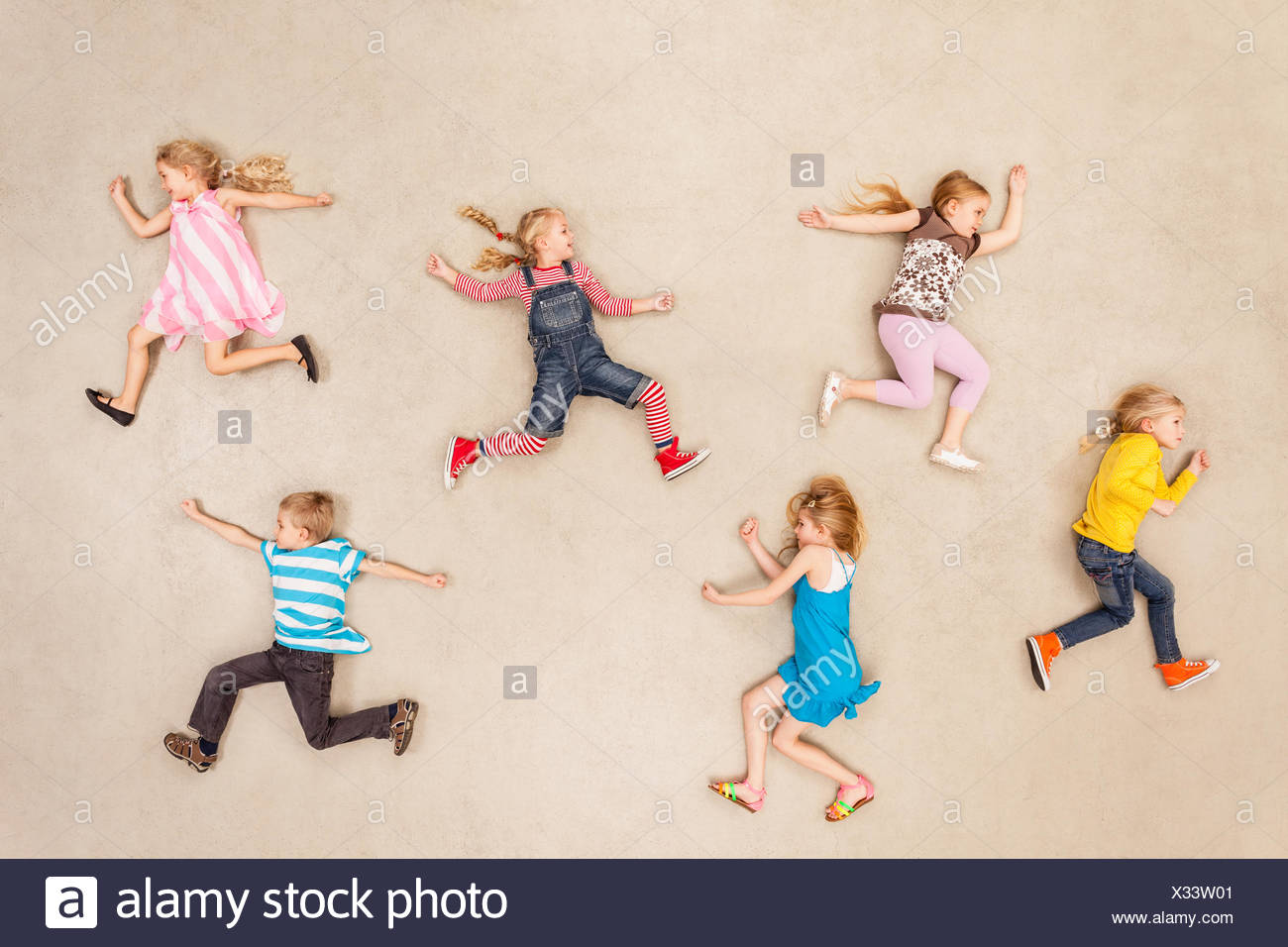 People Running In Panic Stock Photos & People Running In Panic Stock ...