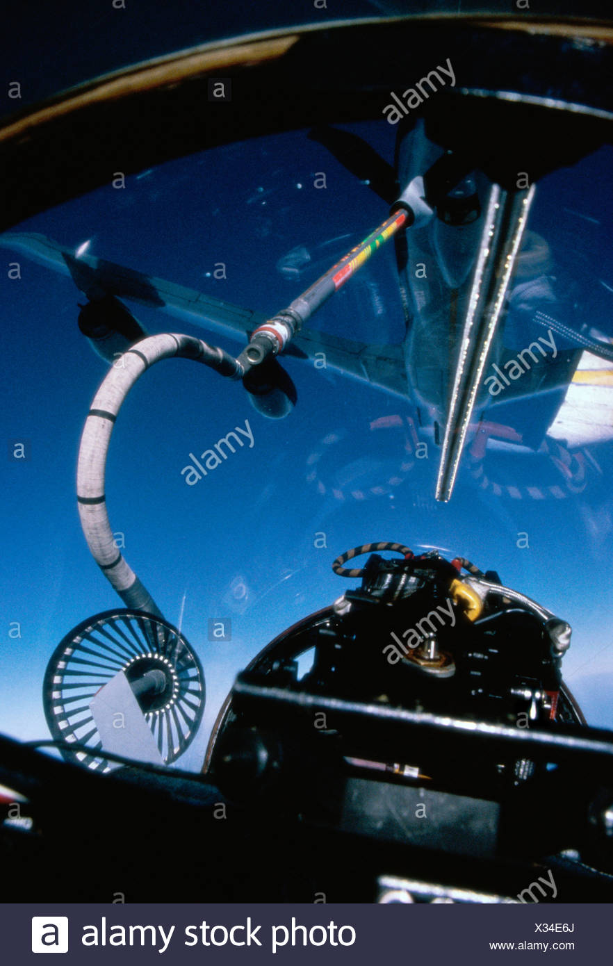 Mid Air Refueling Stock Photos & Mid Air Refueling Stock Images - Alamy