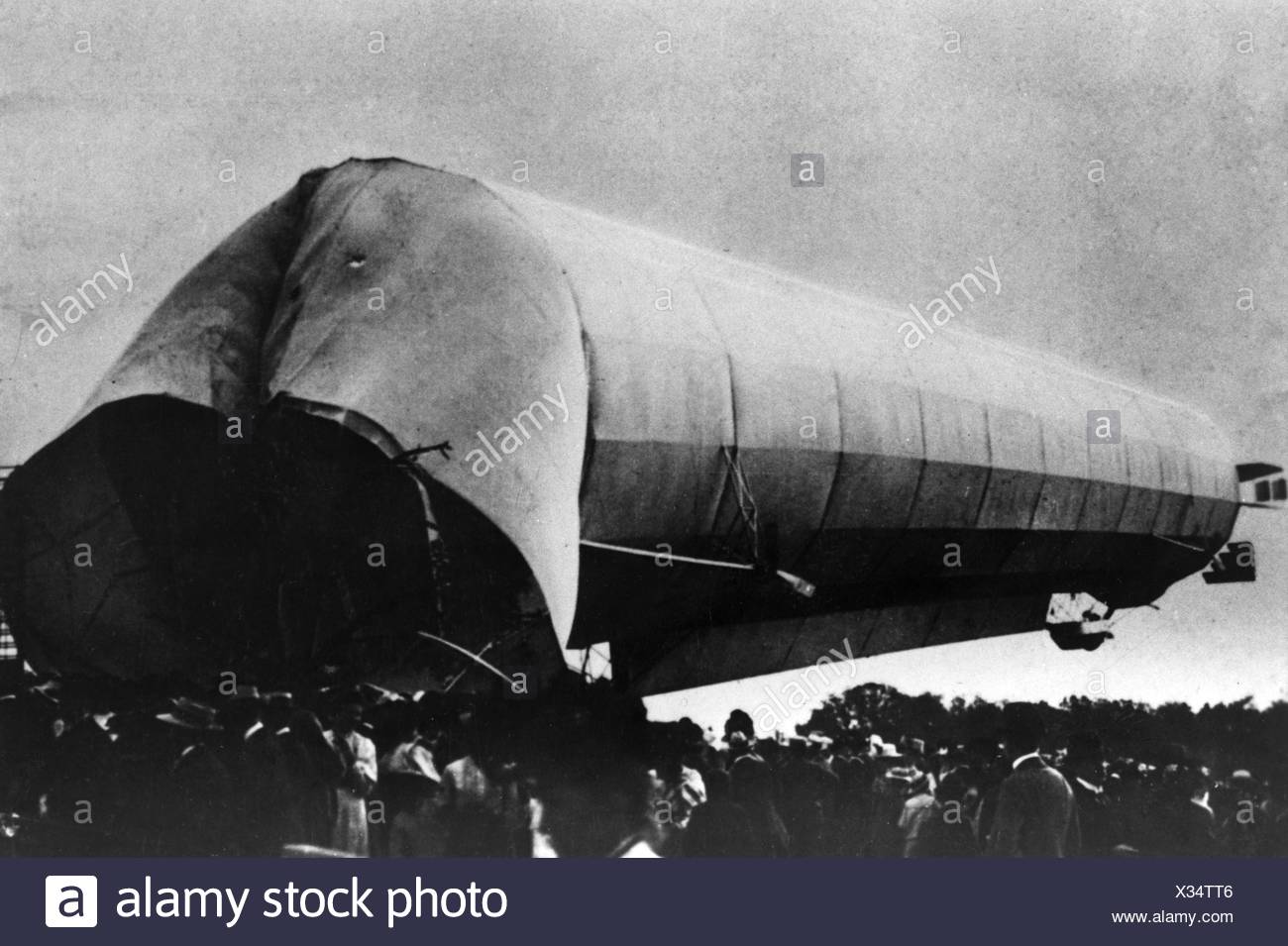 Zeppelin Airships Stock Photos & Zeppelin Airships Stock Images - Alamy