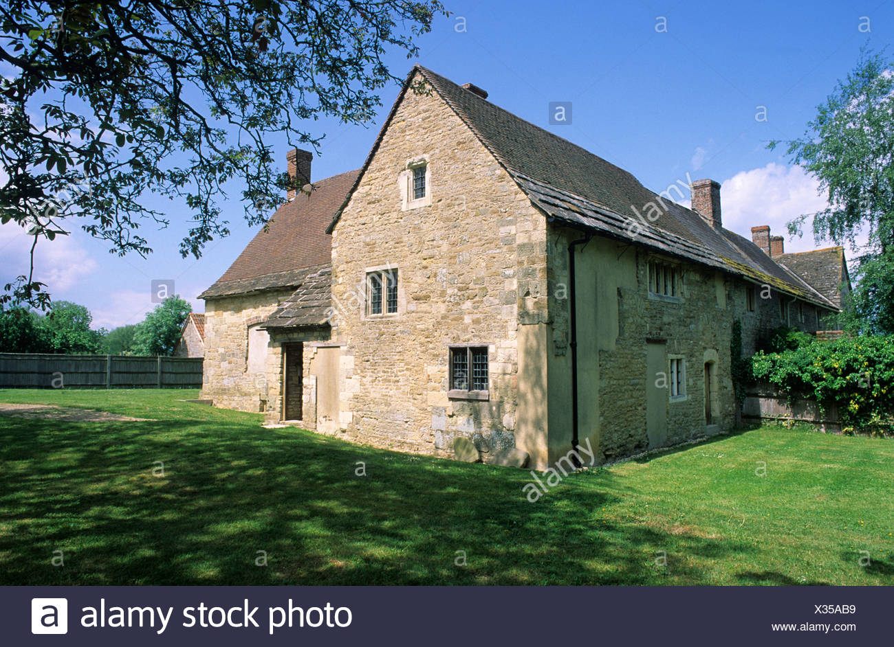 14th Century Manor House Stock Photos & 14th Century Manor House Stock ...