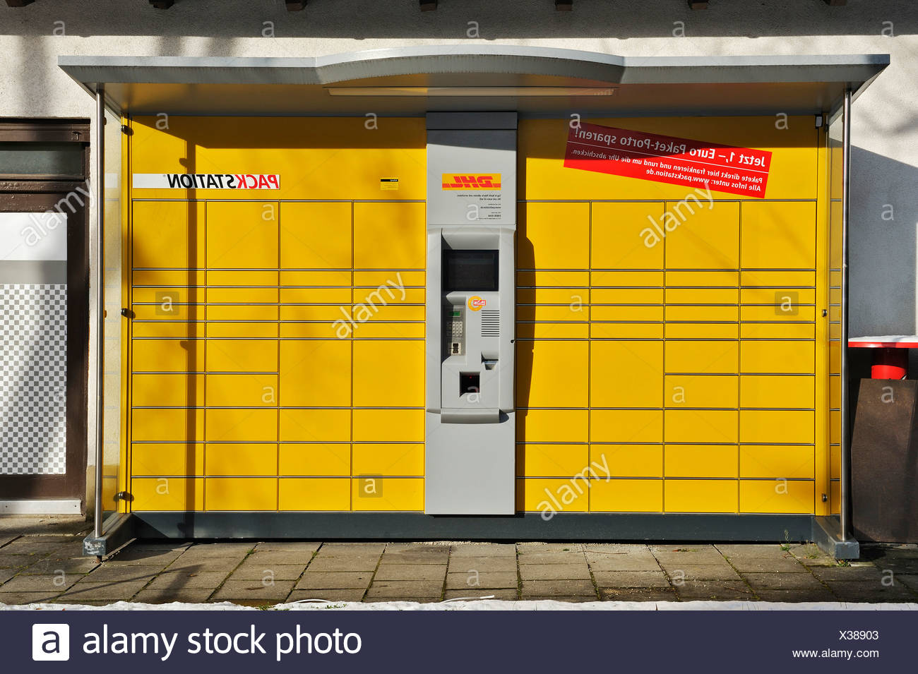 Dhl Parcel High Resolution Stock Photography and Images - Alamy