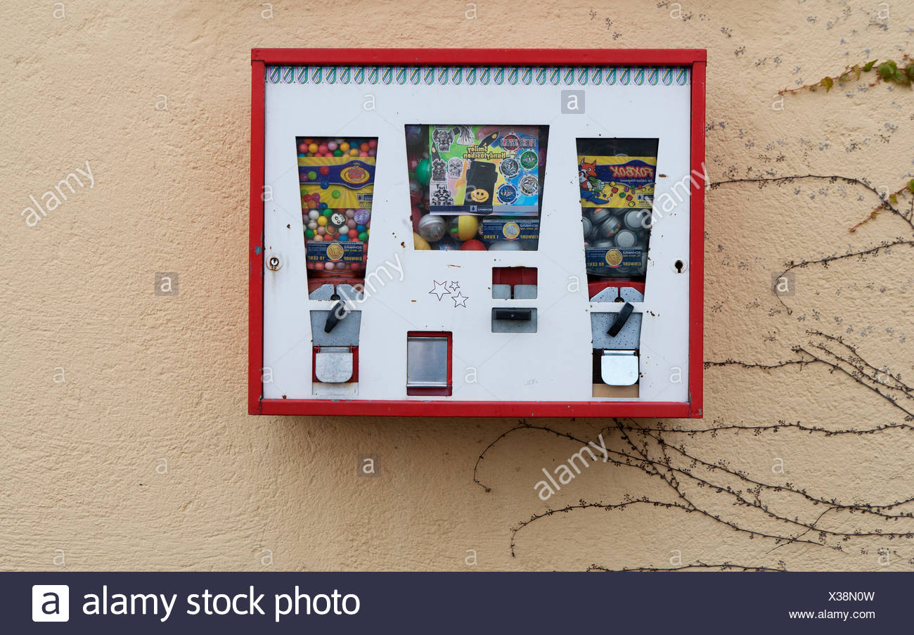 Old Vending Machine High Resolution Stock Photography and Images - Alamy