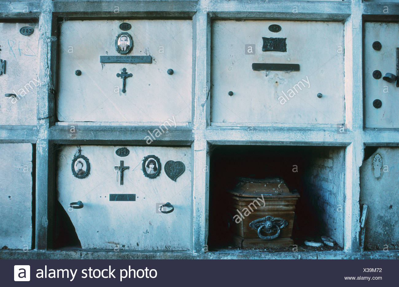 Open Caskets High Resolution Stock Photography and Images - Alamy