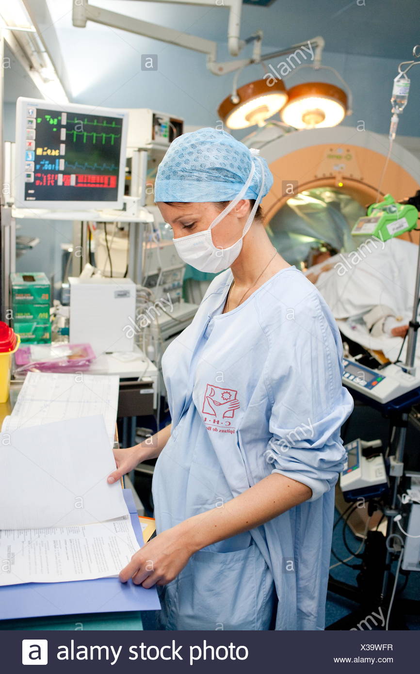 Anaesthetist In An Operating Theatre High Resolution Stock Photography ...