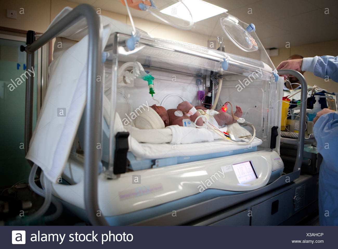 Pediatric Icu High Resolution Stock Photography and Images - Alamy