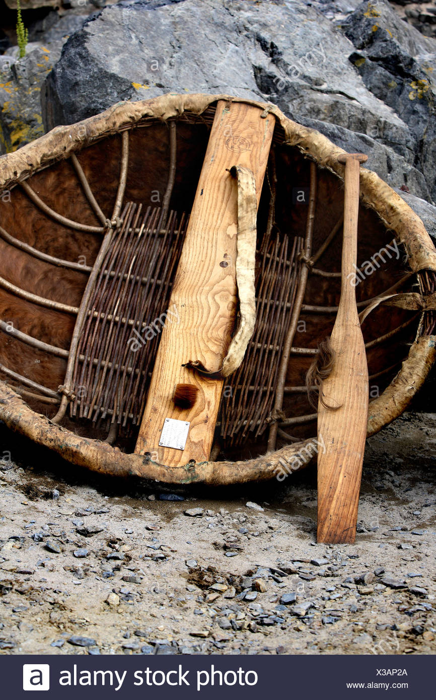 Coracle Fishing Boat Stock Photos & Coracle Fishing Boat Stock Images ...