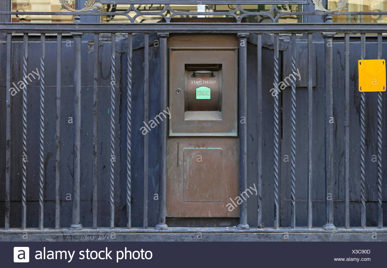 Night Deposit Box Stock Photos & Night Deposit Box Stock Images - Alamy