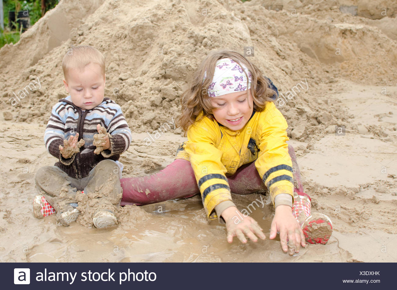 Playing In The Mud Stock Photos & Playing In The Mud Stock Images - Alamy
