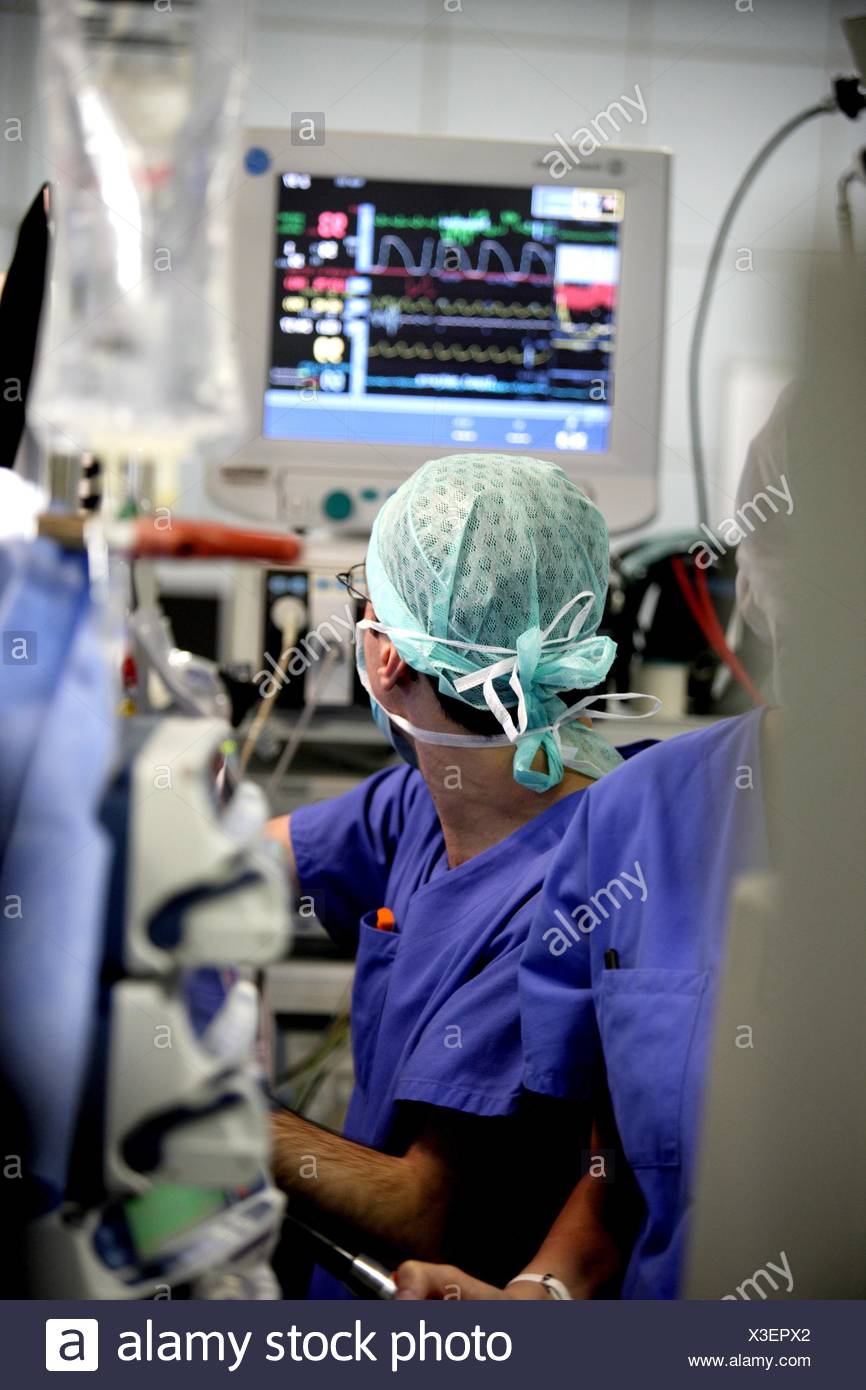 Anesthesist High Resolution Stock Photography and Images - Alamy