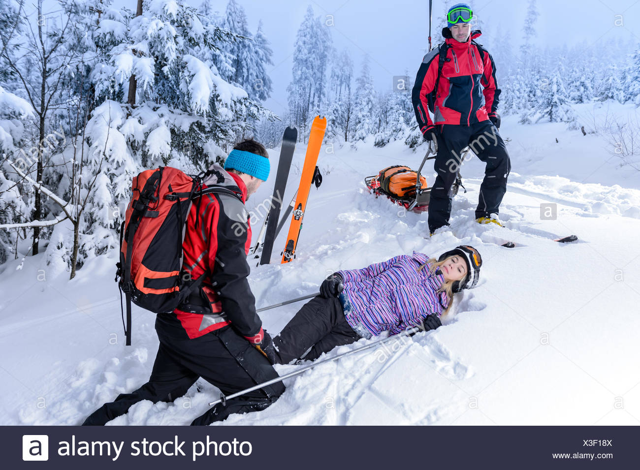 Mountain Rescue Stretcher Snow Stock Photos & Mountain Rescue Stretcher ...