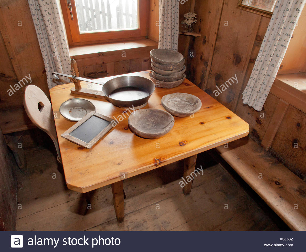 Wooden Trencher Plate High Resolution Stock Photography and Images - Alamy
