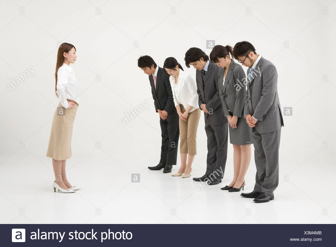 Japanese Bowing Stock Photos & Japanese Bowing Stock Images - Alamy