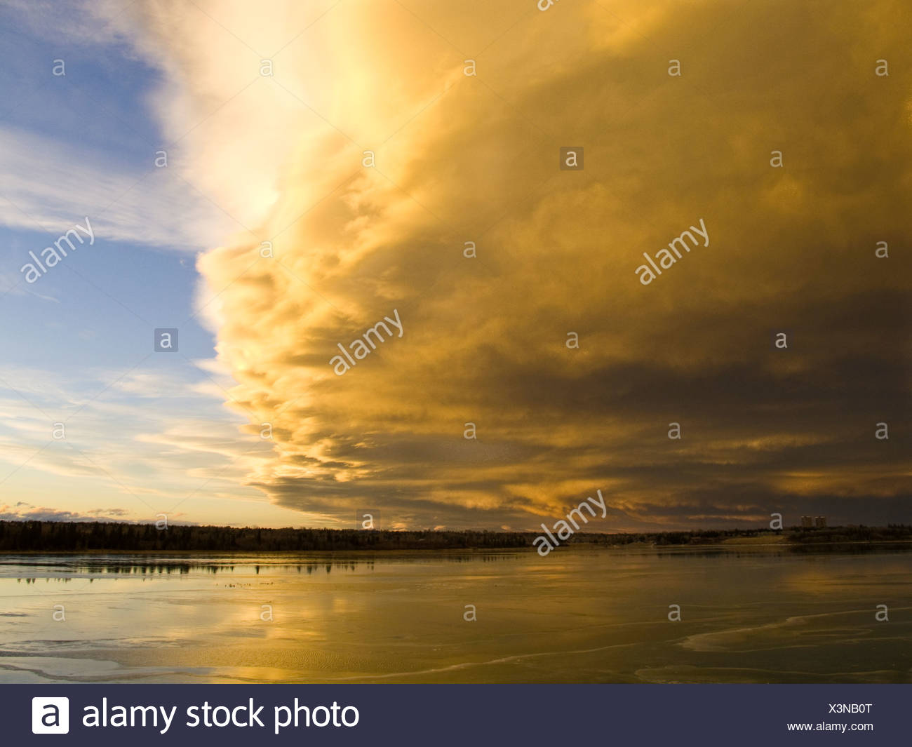 Chinook Cloud Stock Photos & Chinook Cloud Stock Images - Alamy