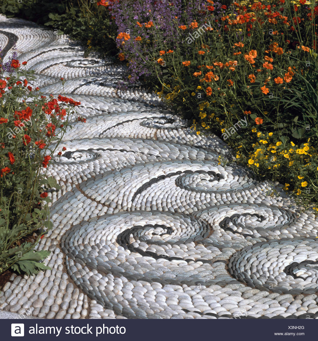 Mosaic Pebble Paving Pattern Stock Photos & Mosaic Pebble Paving ...