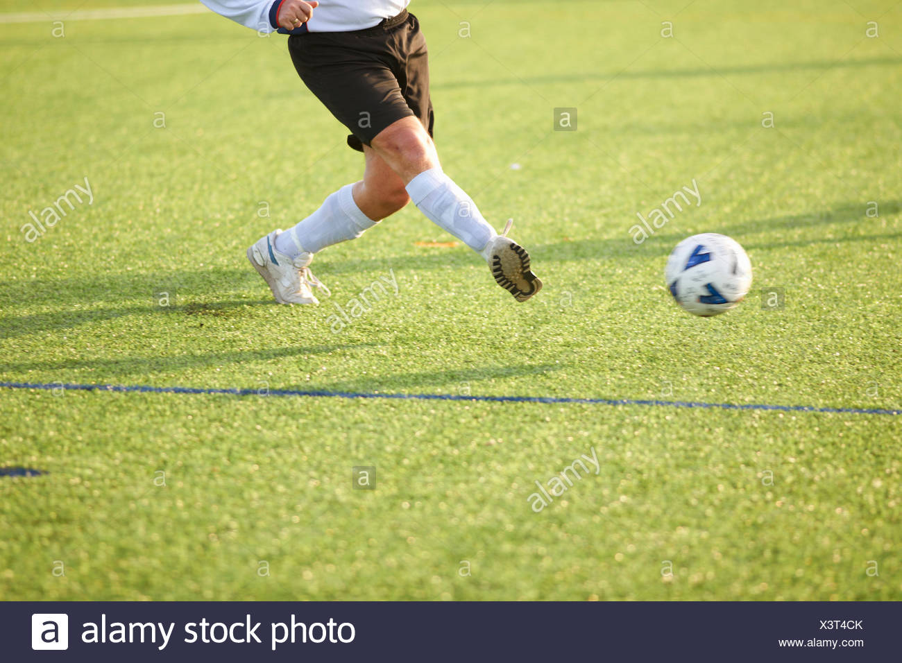 Football Player Kicking Ball Stock Photos & Football Player Kicking ...