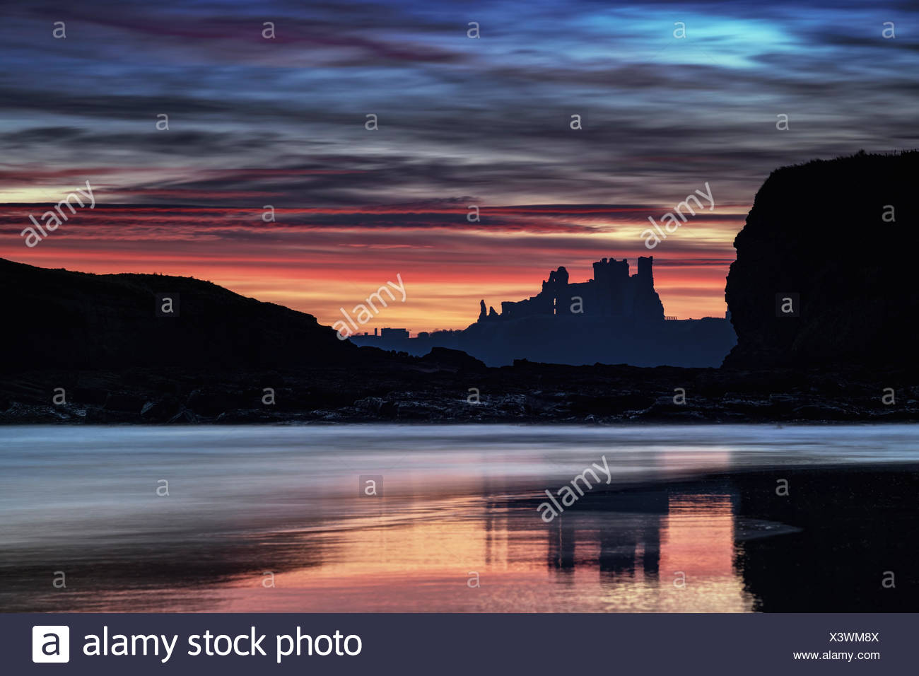 Scotland Castle Beach High Resolution Stock Photography and Images - Alamy