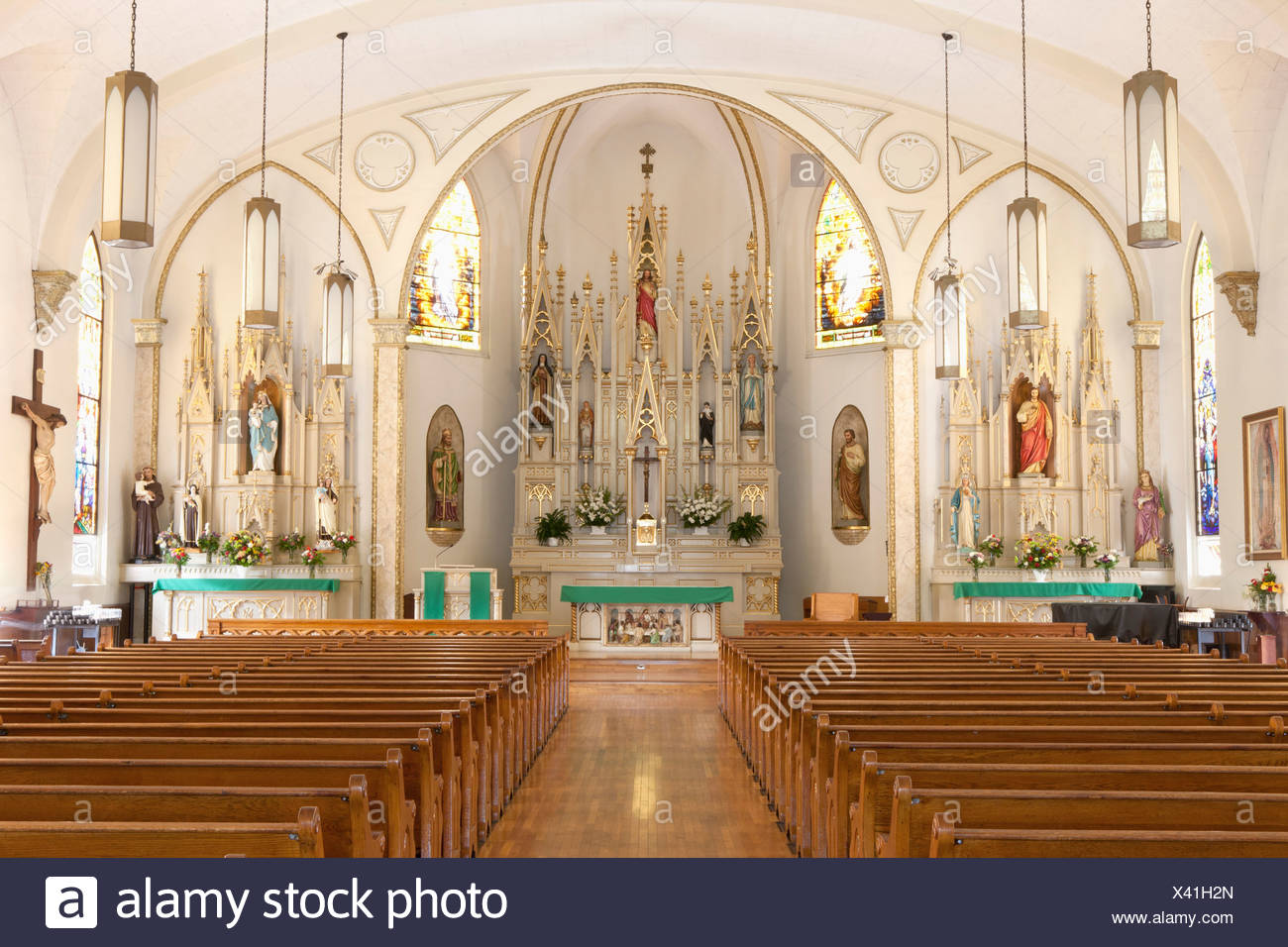 Catholic Church Altar Stock Photos & Catholic Church Altar Stock Images ...