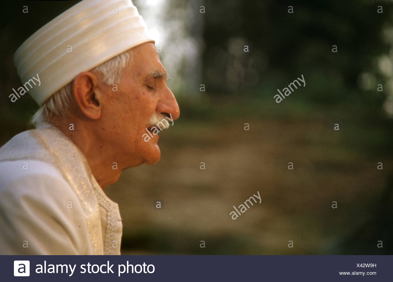 Zoroastrian Priest High Resolution Stock Photography and Images - Alamy