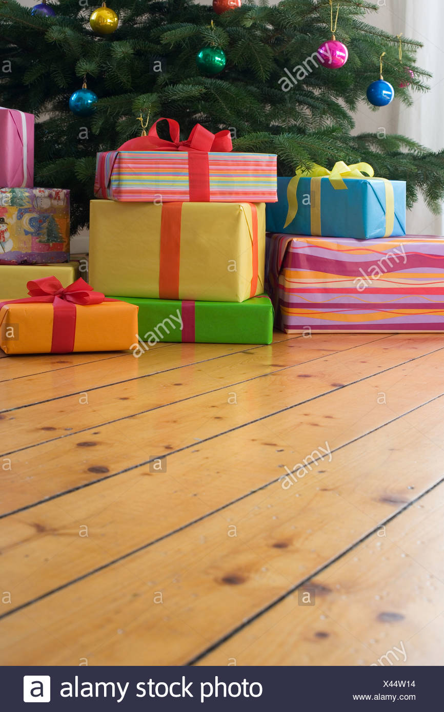 Presents Under Christmas Tree Stock Photos & Presents Under Christmas ...