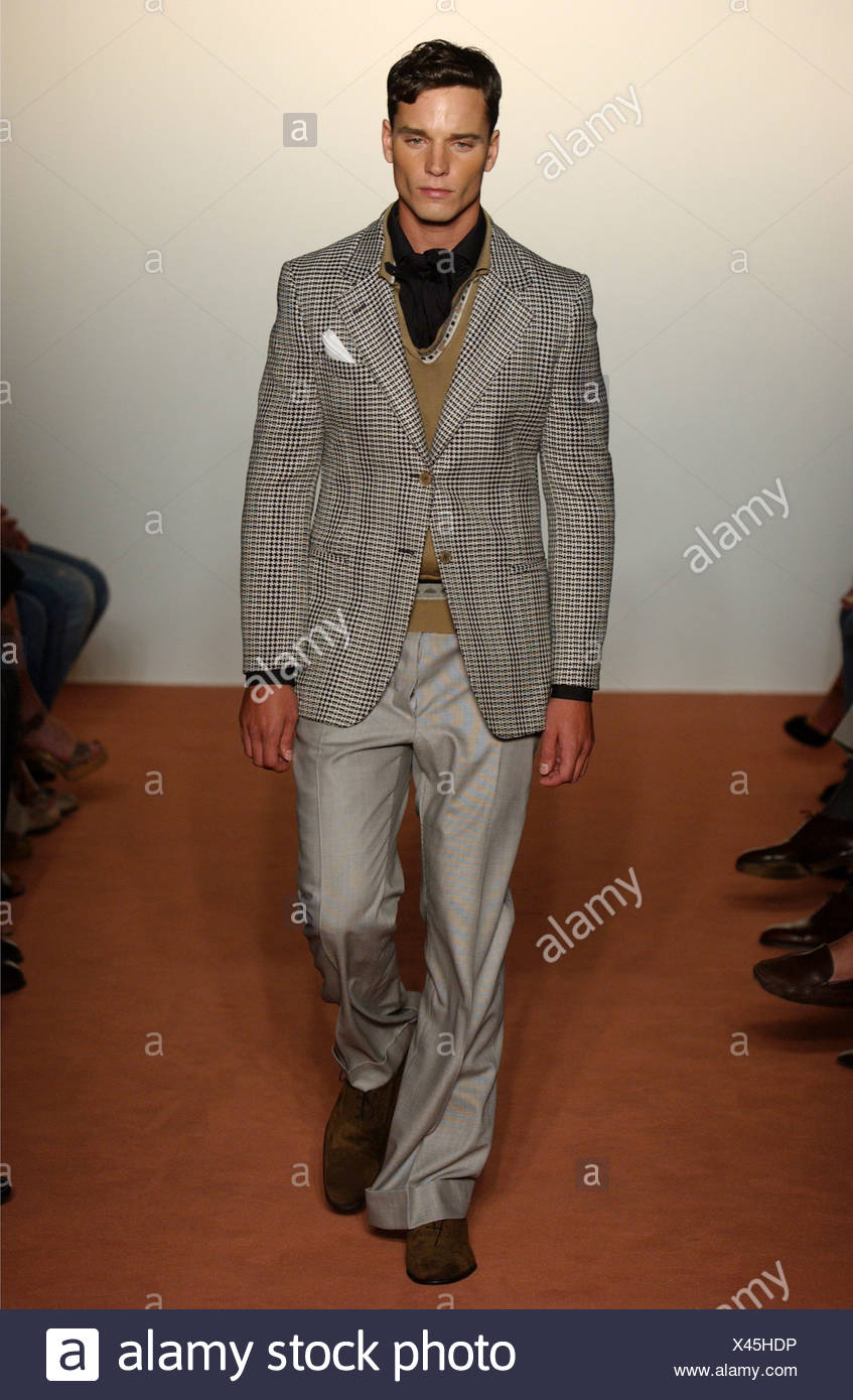 Ysl Catwalk High Resolution Stock Photography and Images - Alamy