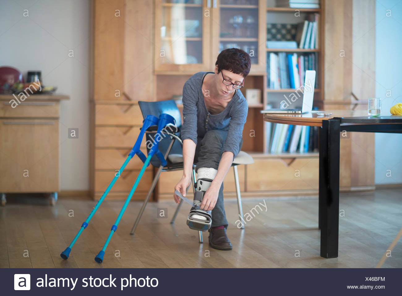 Broken_leg Stock Photos & Broken_leg Stock Images - Alamy