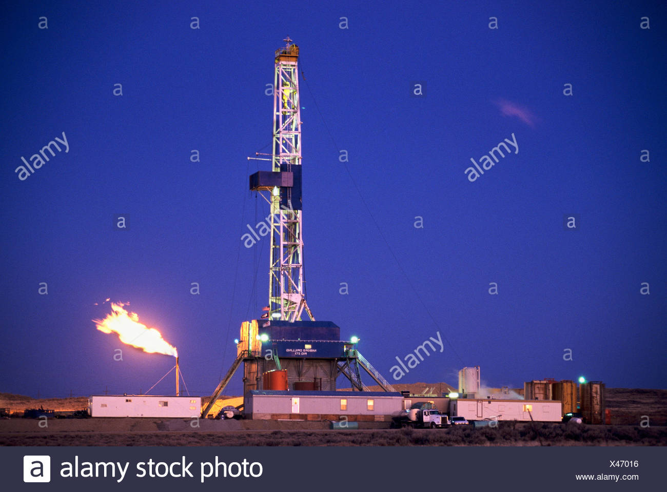 Drilling Rig Night High Resolution Stock Photography and Images - Alamy