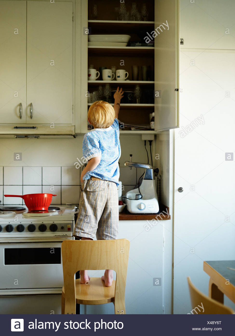 Reaching Into Cupboard High Resolution Stock Photography and Images - Alamy
