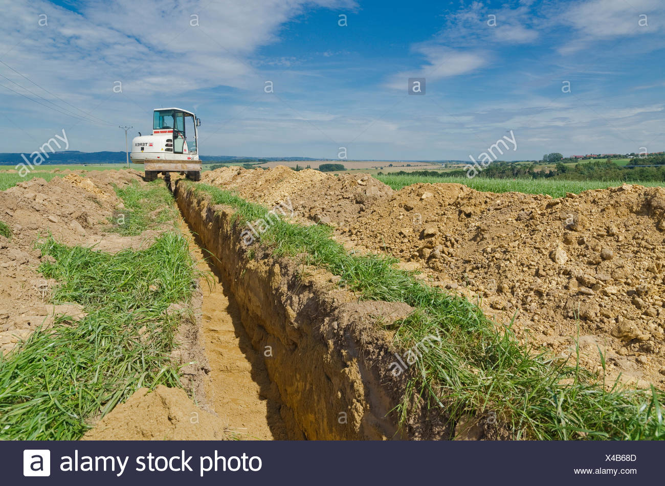 Digging Ditch Stock Photos & Digging Ditch Stock Images - Alamy