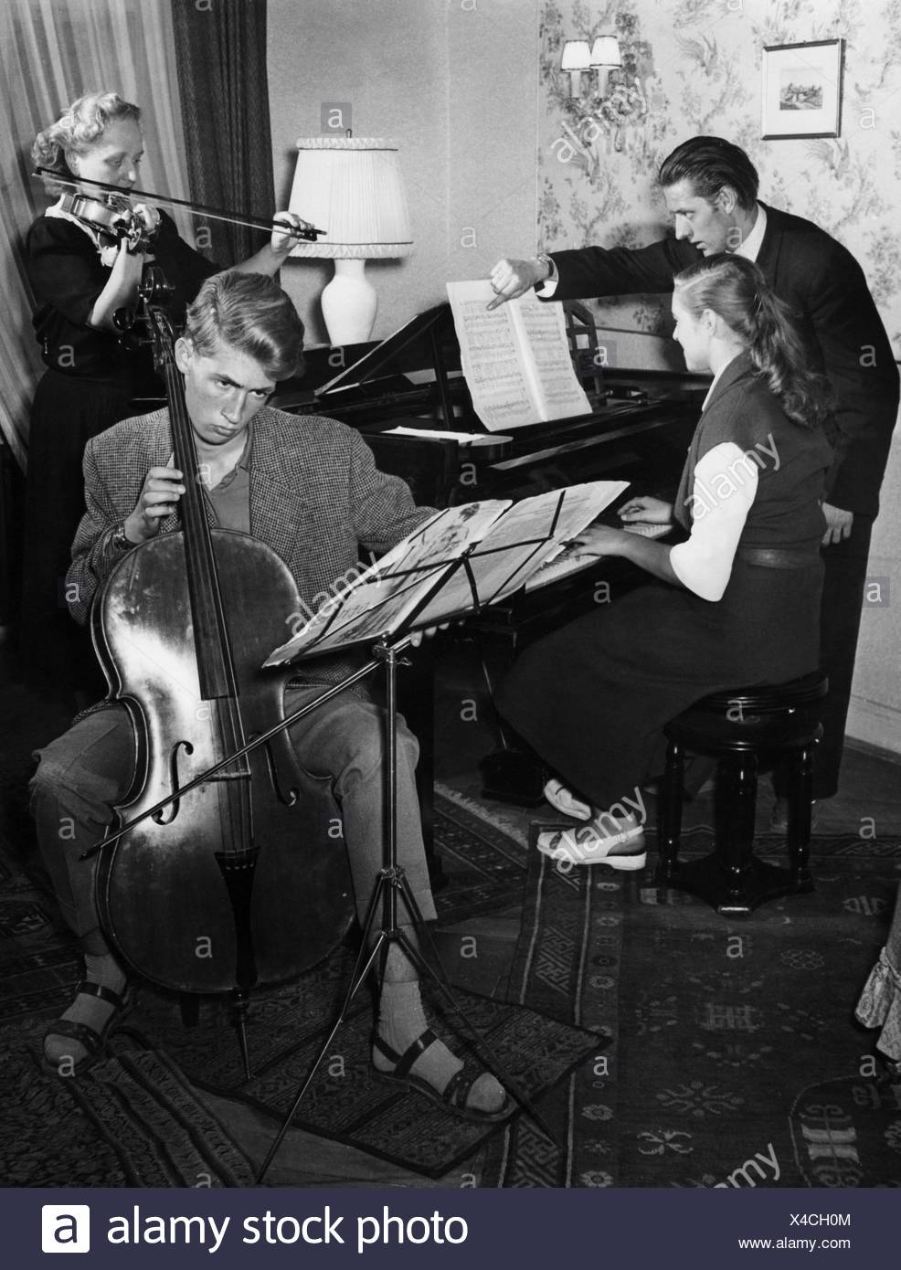 Violin Child Children High Resolution Stock Photography and Images - Alamy