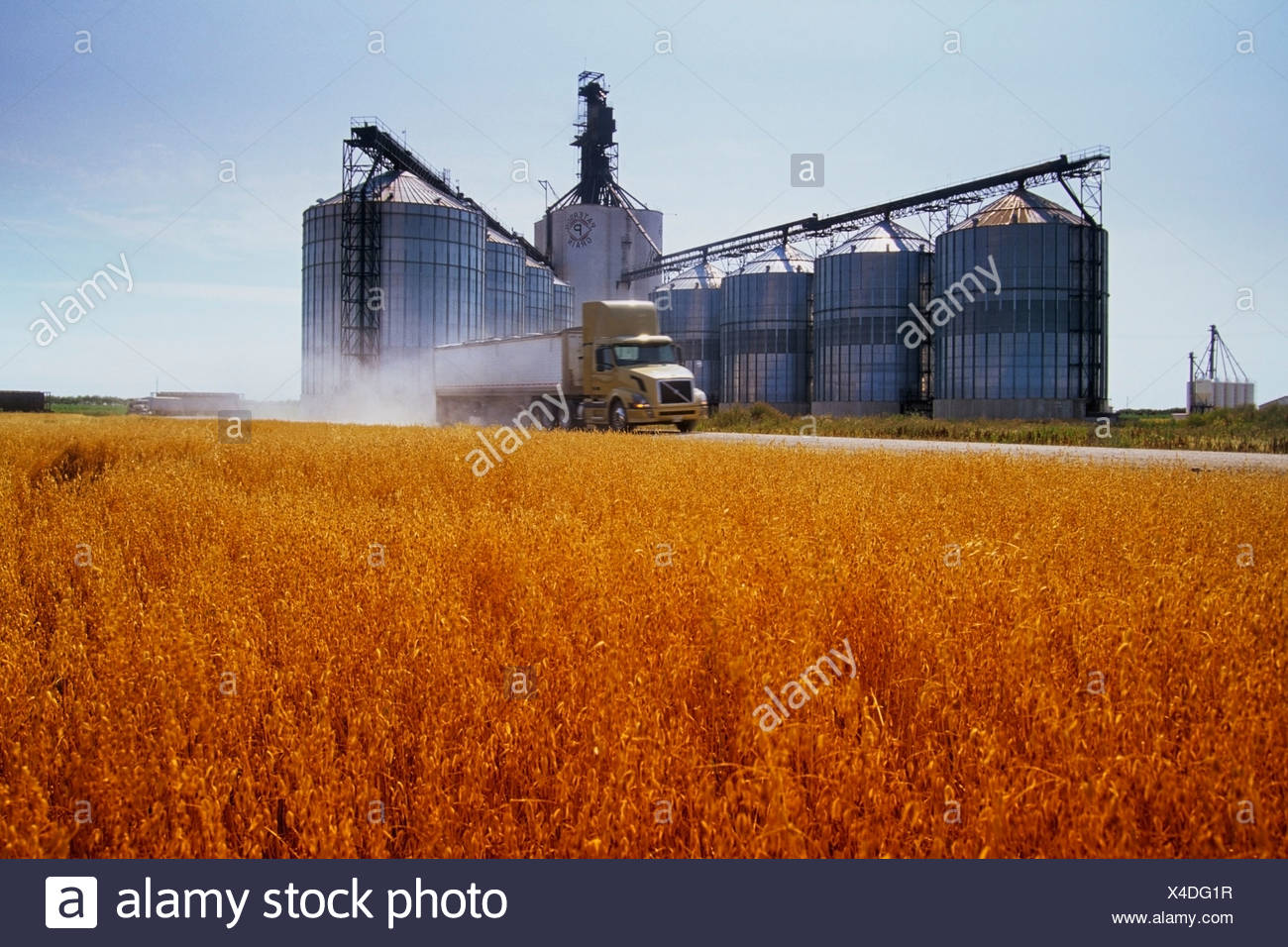 Load Truck Canada High Resolution Stock Photography and Images - Alamy